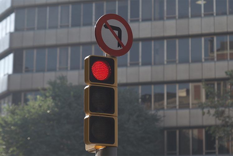 Multifunctional C-V2X traffic information system demonstrated | Traffic ...