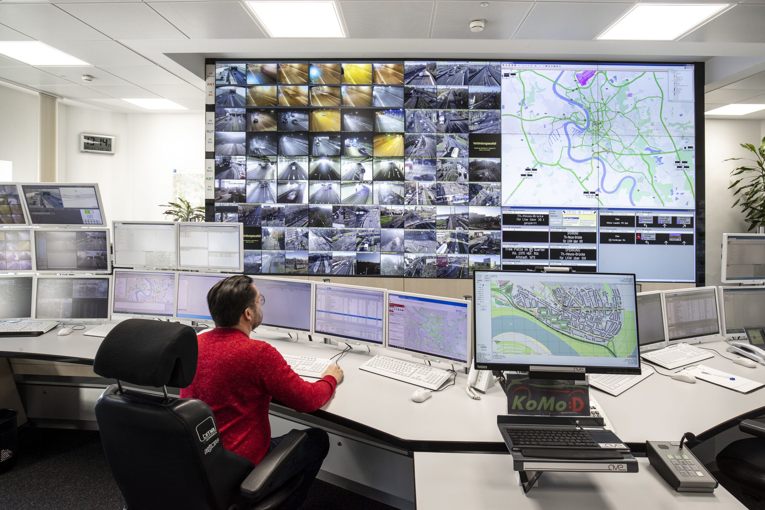 Audi's networked traffic light system | Traffic Technology Today